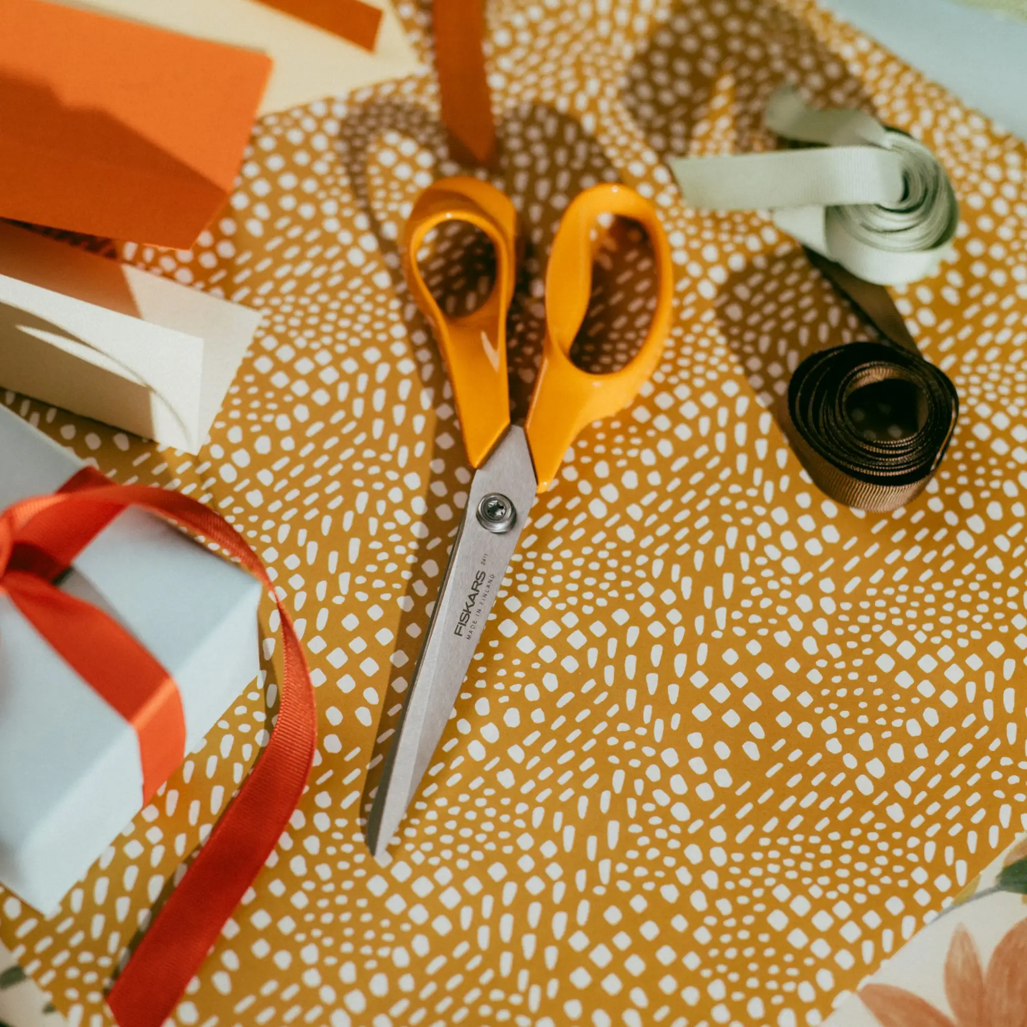 FISKARS CLASSIC Profesjonalne nożyczki krawieckie 25 cm / stal ...
